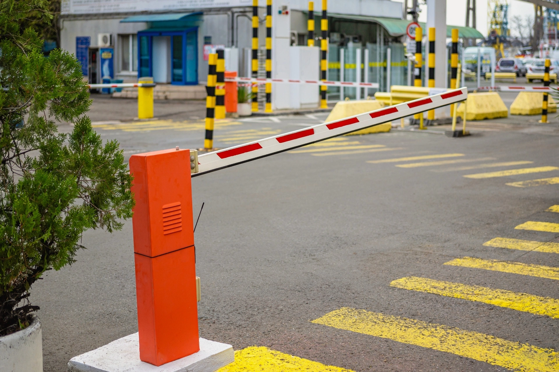 Barrier & Speed Gate Systems - Binns Canada